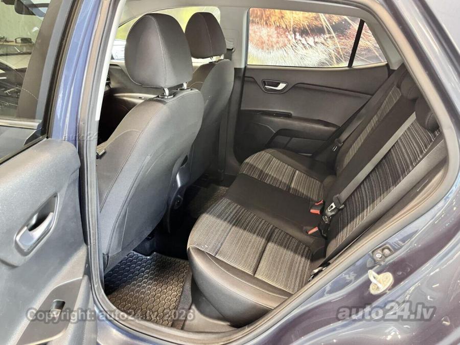 Zils Kia Stonic 2018 Tallina, ar dzinēja tilpumu 1.40 L un nobraukumu 92 tūkst. km par 10900 €, foto 6 vietnē AUTOMOTO.COM.LV