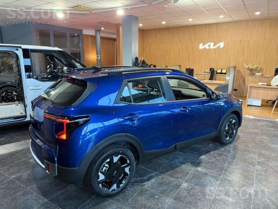 Blue Kia Stonic 2026 in Valmiera, with an engine capacity of 1.00 L and mileage of 10 thousand km for 20200 €, photo 3 on AUTOMOTO.COM.LV
