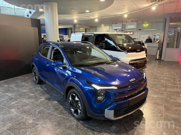 Синий Киа Stonic 2026 в Валмиера, объемом двигателя 1.00 л и пробегом 10 тыс. км за 20200 €, фото 1 на AUTOMOTO.COM.LV