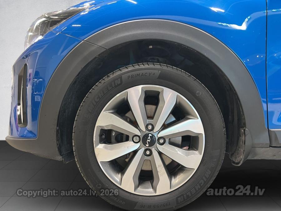 Blue Kia Stonic 2023 in Tallinn, with an engine capacity of 1.00 L and mileage of 77 thousand km for 15500 €, photo 15 on AUTOMOTO.COM.LV
