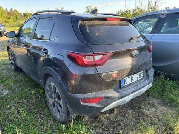 Brown Kia Stonic 2018 in Utena, with an engine capacity of 1.00 L and mileage of 102 thousand km for 4900 €, photo 3 on AUTOMOTO.COM.LV