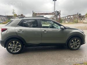 Green Kia Stonic 2019 in Riga, with an engine capacity of 1.40 L and mileage of 60 thousand km for 13000 €, photo  on AUTOMOTO.COM.LV