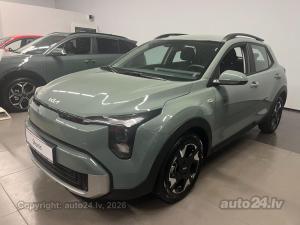 Zaļš Kia Stonic 2026 Kuresāre, ar dzinēja tilpumu 1.00 L un nobraukumu 5 tūkst. km par 20590 €, foto 2 vietnē AUTOMOTO.COM.LV