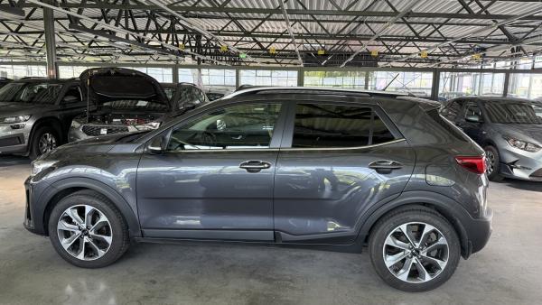 Pelēks Kia Stonic 2018 Rīga, ar dzinēja tilpumu 1.40 L un nobraukumu 132 tūkst. km par 1090000 €, foto 1 vietnē AUTOMOTO.COM.LV