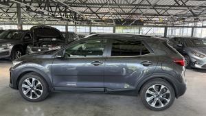 Pelēks Kia Stonic 2018 Rīga, ar dzinēja tilpumu 1.40 L un nobraukumu 132 tūkst. km par 1090000 €, foto  vietnē AUTOMOTO.COM.LV