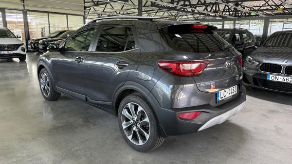 Pelēks Kia Stonic 2018 Rīga, ar dzinēja tilpumu 1.40 L un nobraukumu 132 tūkst. km par 1090000 €, foto 2 vietnē AUTOMOTO.COM.LV