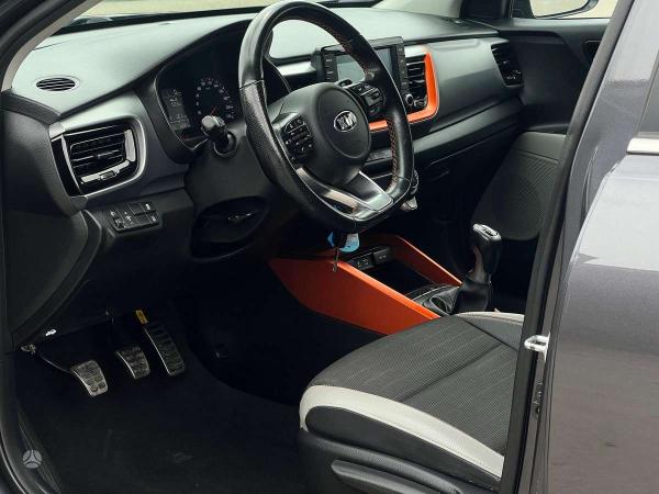 Grey Kia Stonic 2018 in Taurage, with an engine capacity of 1.58 L and mileage of 149 thousand km for 8500 €, photo 8 on AUTOMOTO.COM.LV
