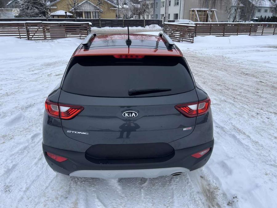 Grey Kia Stonic 2019 in Kaunas, with an engine capacity of 1.00 L and mileage of 115 thousand km for 11900 €, photo 6 on AUTOMOTO.COM.LV