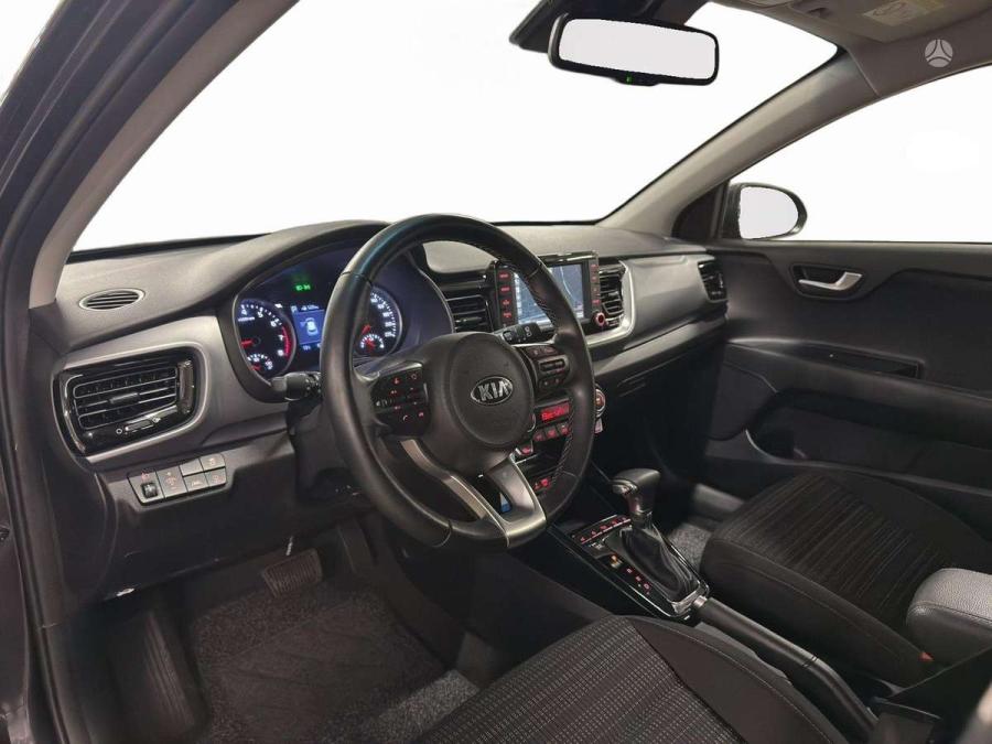 Grey Kia Stonic 2019 in Vilnius, with an engine capacity of 1.00 L and mileage of 63 thousand km for 13500 €, photo 8 on AUTOMOTO.COM.LV