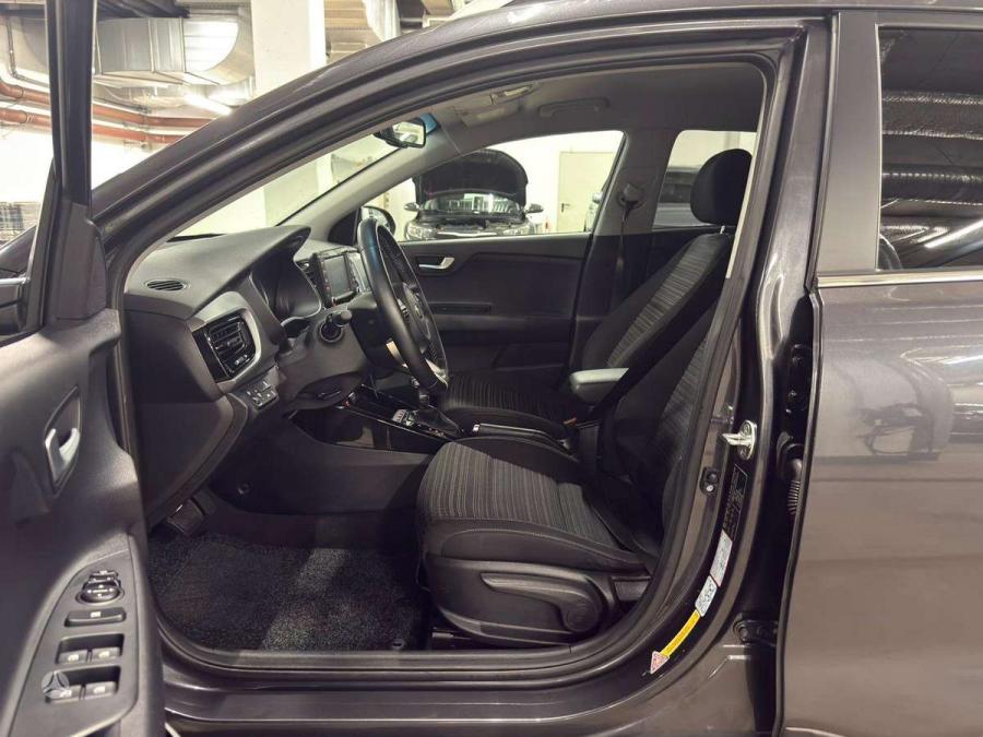 Grey Kia Stonic 2019 in Vilnius, with an engine capacity of 1.00 L and mileage of 63 thousand km for 13500 €, photo 9 on AUTOMOTO.COM.LV