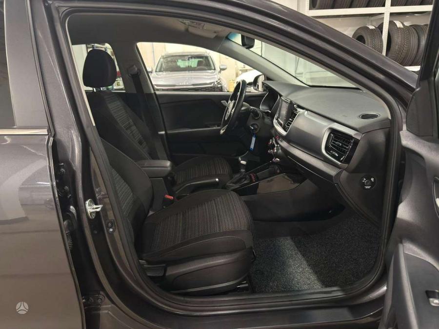 Grey Kia Stonic 2019 in Vilnius, with an engine capacity of 1.00 L and mileage of 63 thousand km for 13500 €, photo 16 on AUTOMOTO.COM.LV
