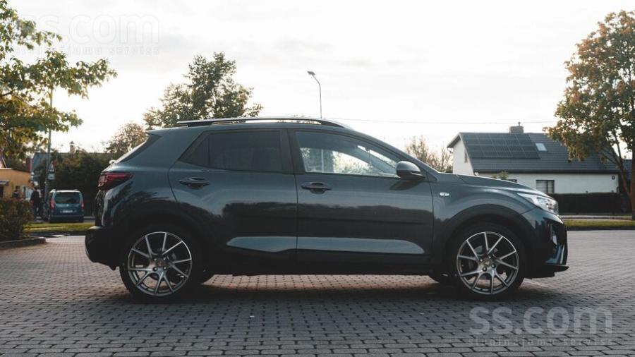 Grey Kia Stonic 2017 in Jelgava, with an engine capacity of 1.20 L and mileage of 165 thousand km for 8900 €, photo 2 on AUTOMOTO.COM.LV
