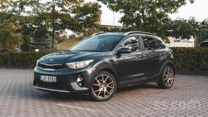 Grey Kia Stonic 2017 in Jelgava, with an engine capacity of 1.20 L and mileage of 165 thousand km for 8900 €, photo  on AUTOMOTO.COM.LV