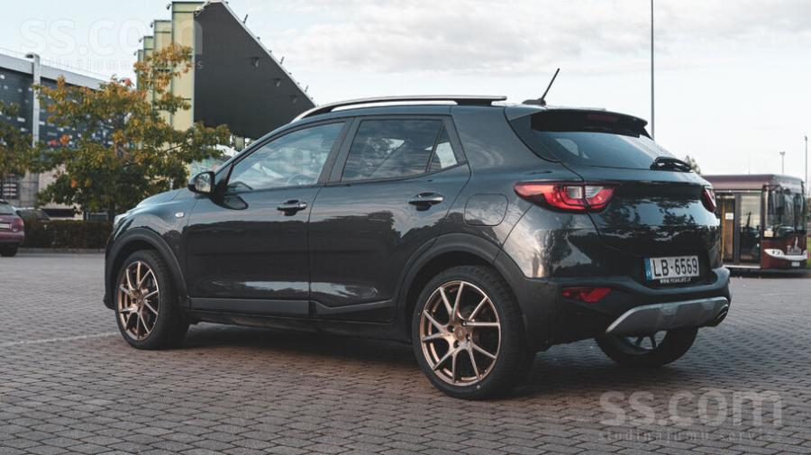 Pelēks Kia Stonic 2017 Jelgava, ar dzinēja tilpumu 1.40 L un nobraukumu 172 tūkst. km par 8900 €, foto 3 vietnē AUTOMOTO.COM.LV