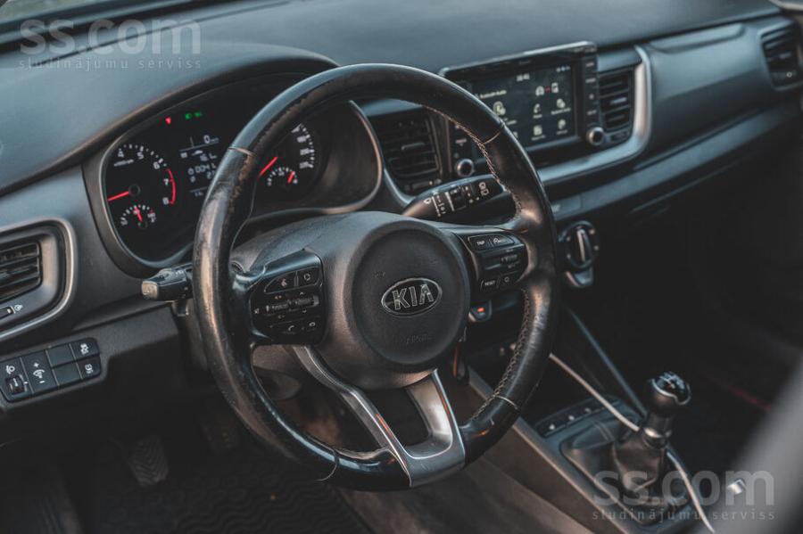 Pelēks Kia Stonic 2017 Jelgava, ar dzinēja tilpumu 1.40 L un nobraukumu 172 tūkst. km par 8900 €, foto 5 vietnē AUTOMOTO.COM.LV