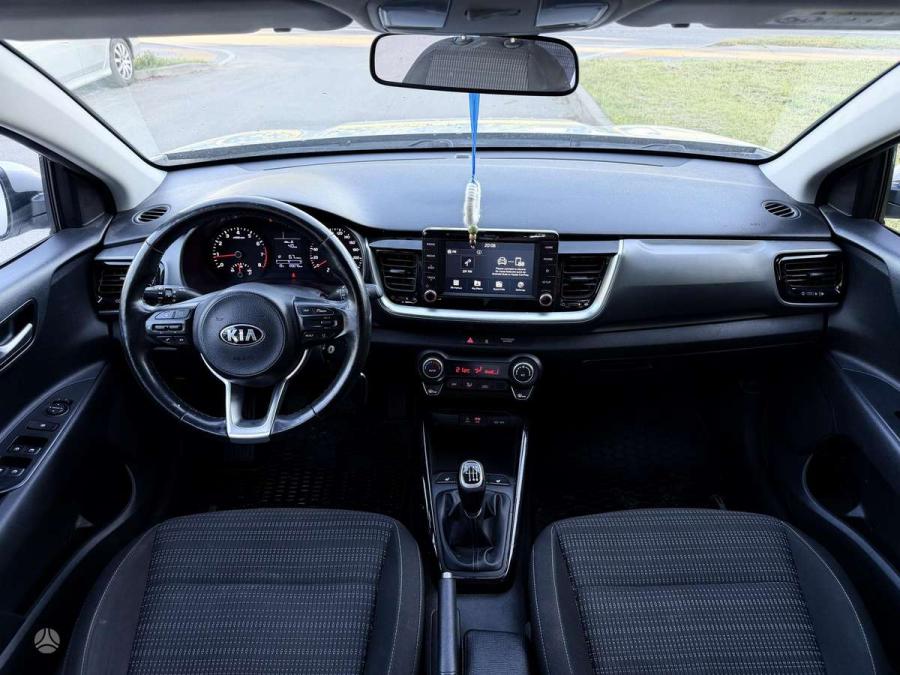 Grey Kia Stonic 2018 in Kaunas, with an engine capacity of 1.00 L and mileage of 89 thousand km for 7500 €, photo 6 on AUTOMOTO.COM.LV