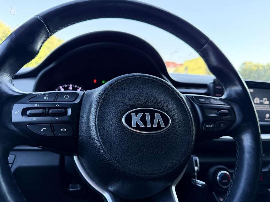 Grey Kia Stonic 2018 in Kaunas, with an engine capacity of 1.00 L and mileage of 89 thousand km for 7500 €, photo 7 on AUTOMOTO.COM.LV