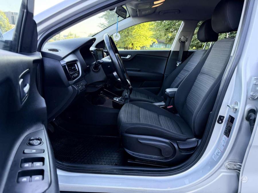 Grey Kia Stonic 2018 in Kaunas, with an engine capacity of 1.00 L and mileage of 89 thousand km for 7500 €, photo 12 on AUTOMOTO.COM.LV
