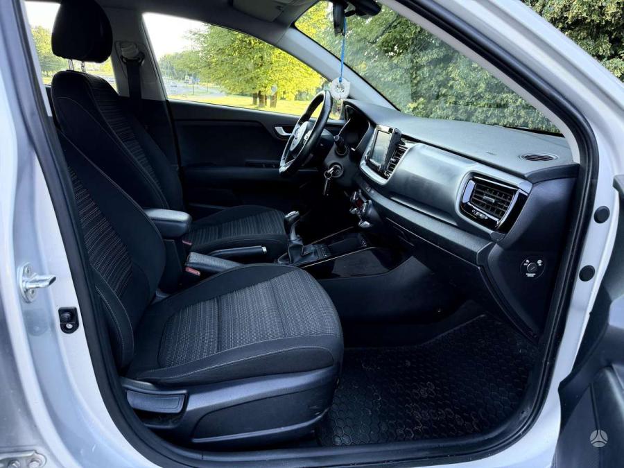 Grey Kia Stonic 2018 in Kaunas, with an engine capacity of 1.00 L and mileage of 89 thousand km for 7500 €, photo 13 on AUTOMOTO.COM.LV