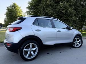 Grey Kia Stonic 2018 in Kaunas, with an engine capacity of 1.00 L and mileage of 89 thousand km for 7500 €, photo 20 on AUTOMOTO.COM.LV
