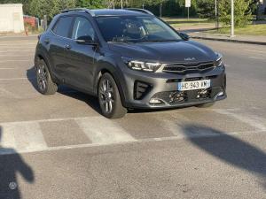 Серый Киа Stonic 2025 в Вильнюс, объемом двигателя 1.00 л и пробегом 14 тыс. км за 21500 €, фото  на AUTOMOTO.COM.LV