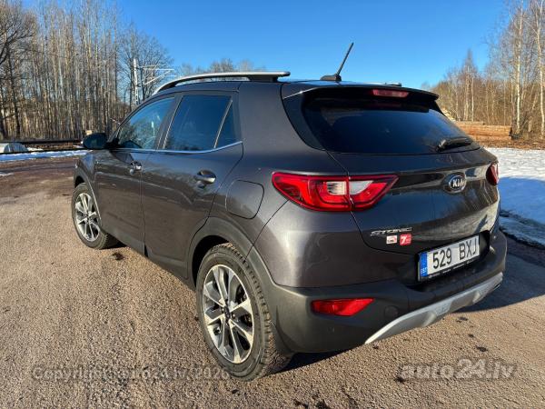 Grey Kia Stonic 2018 in Tallinn, with an engine capacity of 1.40 L and mileage of 118 thousand km for 10000 €, photo 4 on AUTOMOTO.COM.LV