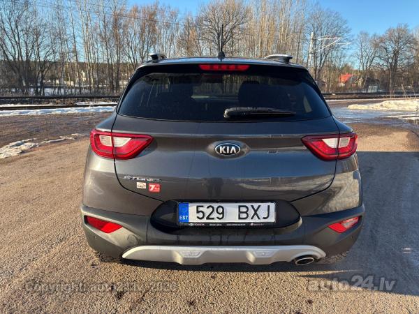 Grey Kia Stonic 2018 in Tallinn, with an engine capacity of 1.40 L and mileage of 118 thousand km for 10000 €, photo 5 on AUTOMOTO.COM.LV
