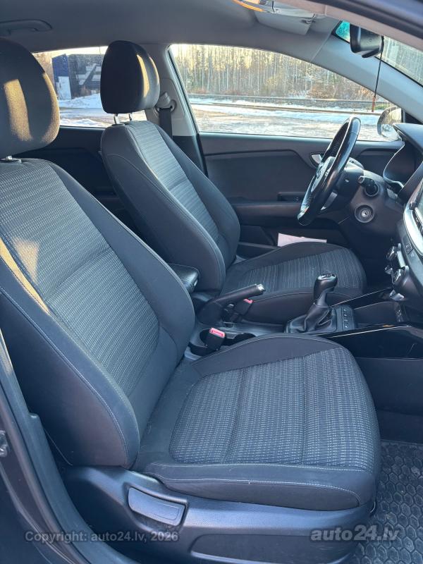 Grey Kia Stonic 2018 in Tallinn, with an engine capacity of 1.40 L and mileage of 118 thousand km for 10000 €, photo 10 on AUTOMOTO.COM.LV