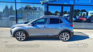 Pelēks Kia Stonic 2024 Tallina, ar dzinēja tilpumu 1.00 L un nobraukumu 20 tūkst. km par 20990 €, foto 3 vietnē AUTOMOTO.COM.LV