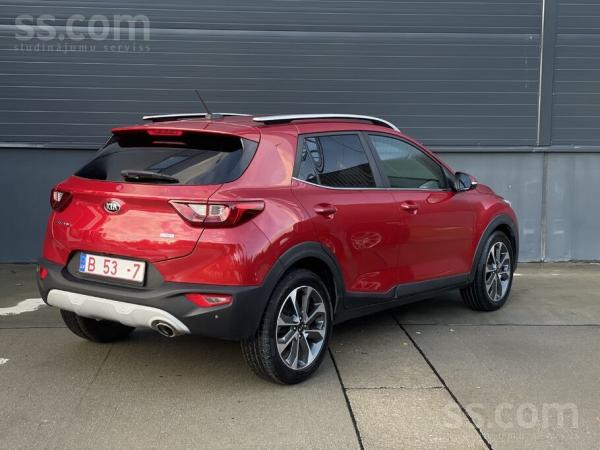 Red Kia Stonic 2017 in Riga, with an engine capacity of 1.60 L and mileage of 162 thousand km for 9450 €, photo 4 on AUTOMOTO.COM.LV