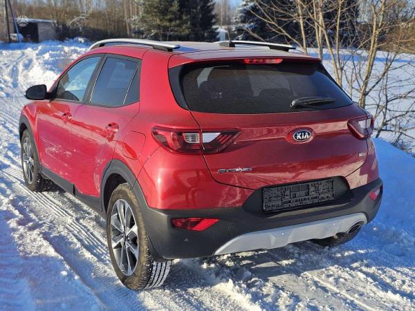 Red Kia Stonic 2018 in Rokiskis, with an engine capacity of 1.00 L and mileage of 165 thousand km for 6950 €, photo 5 on AUTOMOTO.COM.LV