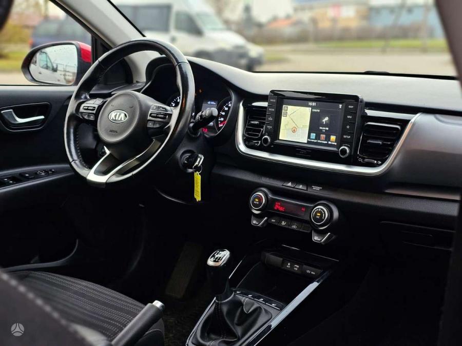 Красный Киа Stonic 2018 в Рокишкис, объемом двигателя 1.00 л и пробегом 165 тыс. км за 6950 €, фото 3 на AUTOMOTO.COM.LV