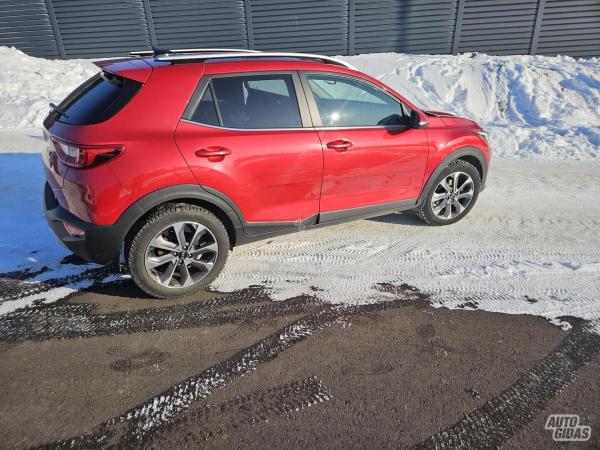 Red Kia Stonic 2019 in Vilnius, with an engine capacity of 1.40 L and mileage of 91 thousand km for 10500 €, photo 8 on AUTOMOTO.COM.LV
