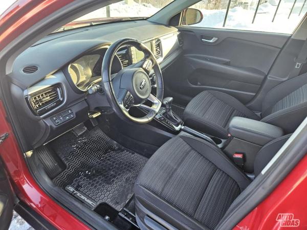 Red Kia Stonic 2019 in Vilnius, with an engine capacity of 1.40 L and mileage of 91 thousand km for 10500 €, photo 9 on AUTOMOTO.COM.LV