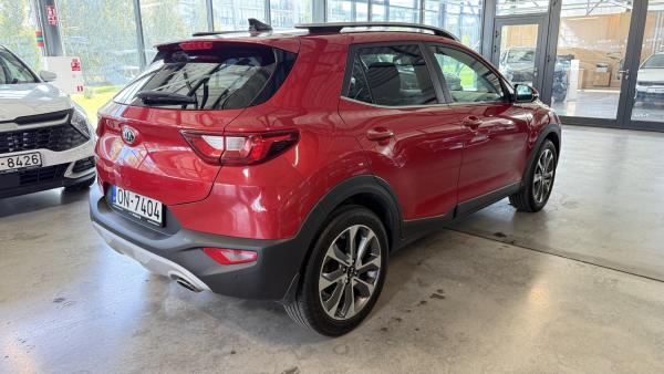 Red Kia Stonic 2019 in Riga, with an engine capacity of 1.40 L and mileage of 153 thousand km for 9500 €, photo 8 on AUTOMOTO.COM.LV