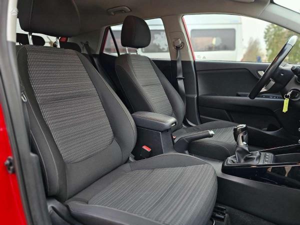 Red Kia Stonic 2018 in Rokiskis, with an engine capacity of 1.00 L and mileage of 150 thousand km for 7450 €, photo 11 on AUTOMOTO.COM.LV