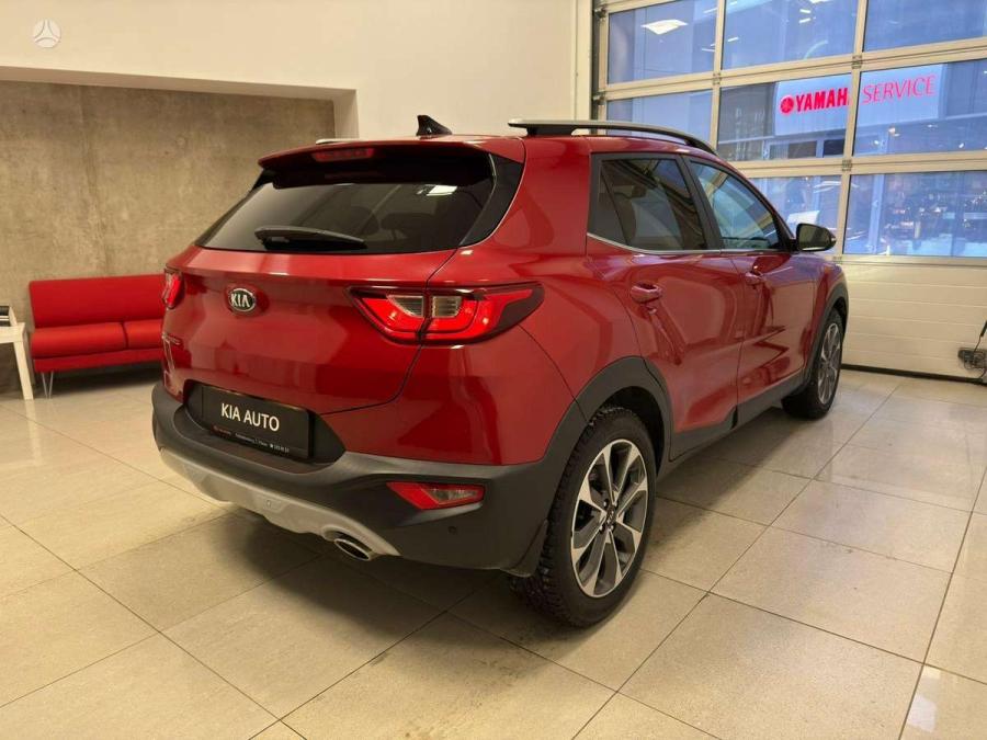 Red Kia Stonic 2019 in Vilnius, with an engine capacity of 1.40 L and mileage of 91 thousand km for 13900 €, photo 2 on AUTOMOTO.COM.LV