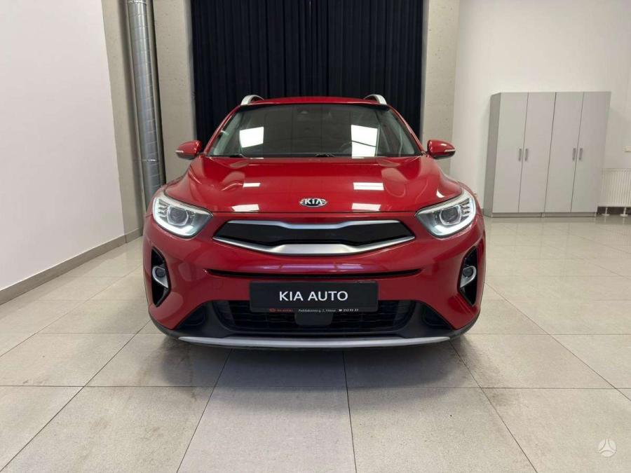 Red Kia Stonic 2019 in Vilnius, with an engine capacity of 1.40 L and mileage of 91 thousand km for 13900 €, photo 3 on AUTOMOTO.COM.LV