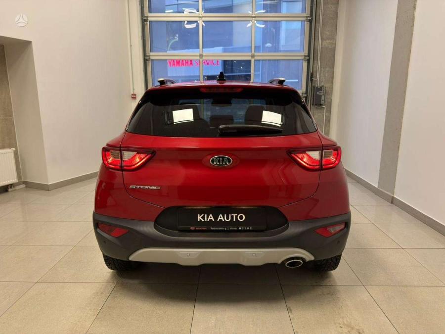 Red Kia Stonic 2019 in Vilnius, with an engine capacity of 1.40 L and mileage of 91 thousand km for 13900 €, photo 4 on AUTOMOTO.COM.LV