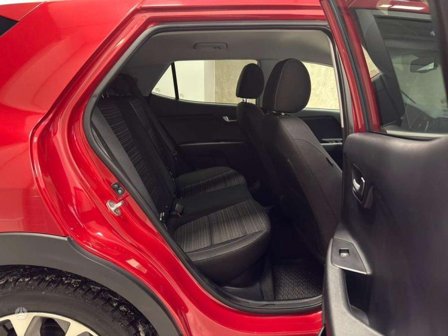 Red Kia Stonic 2019 in Vilnius, with an engine capacity of 1.40 L and mileage of 91 thousand km for 13900 €, photo 9 on AUTOMOTO.COM.LV