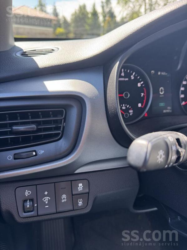 Sarkans Kia Stonic 2023 Rīga, ar dzinēja tilpumu 1.00 L un nobraukumu 37 tūkst. km par 14900 €, foto 5 vietnē AUTOMOTO.COM.LV