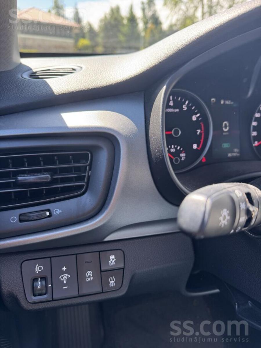 Sarkans Kia Stonic 2023 Rīga, ar dzinēja tilpumu 1.00 L un nobraukumu 37 tūkst. km par 14900 €, foto 6 vietnē AUTOMOTO.COM.LV