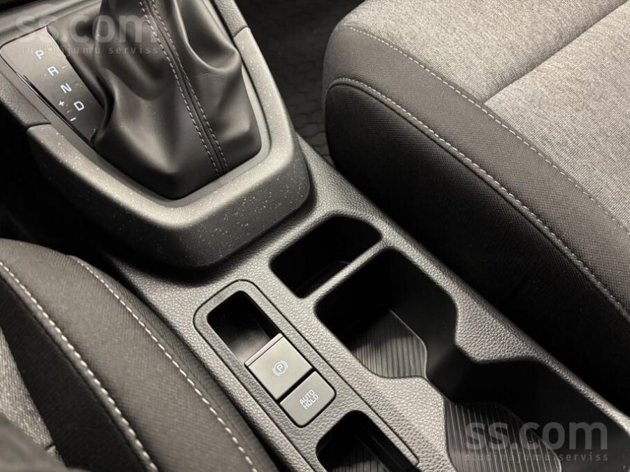 Sarkans Kia Stonic 2026 Rīga, ar dzinēja tilpumu 1.00 L un nobraukumu 2 tūkst. km par 20900 €, foto 24 vietnē AUTOMOTO.COM.LV
