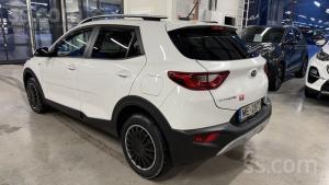 White Kia Stonic 2019 in Riga, with an engine capacity of 1.40 L and mileage of 81 thousand km for 9900 €, photo 3 on AUTOMOTO.COM.LV