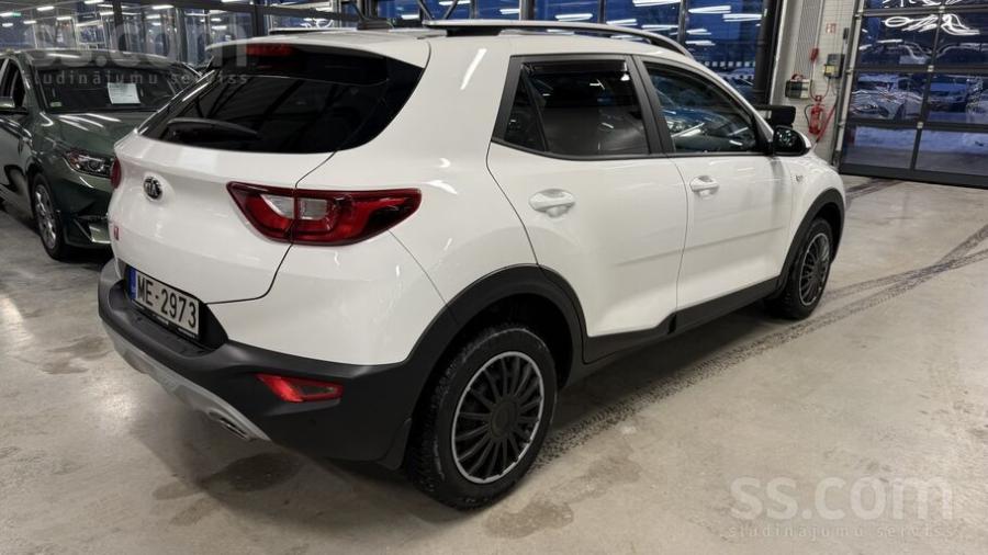 White Kia Stonic 2019 in Riga, with an engine capacity of 1.40 L and mileage of 81 thousand km for 9900 €, photo 4 on AUTOMOTO.COM.LV