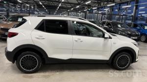 White Kia Stonic 2019 in Riga, with an engine capacity of 1.40 L and mileage of 81 thousand km for 9900 €, photo 5 on AUTOMOTO.COM.LV