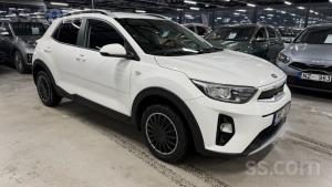 White Kia Stonic 2019 in Riga, with an engine capacity of 1.40 L and mileage of 81 thousand km for 9900 €, photo 6 on AUTOMOTO.COM.LV