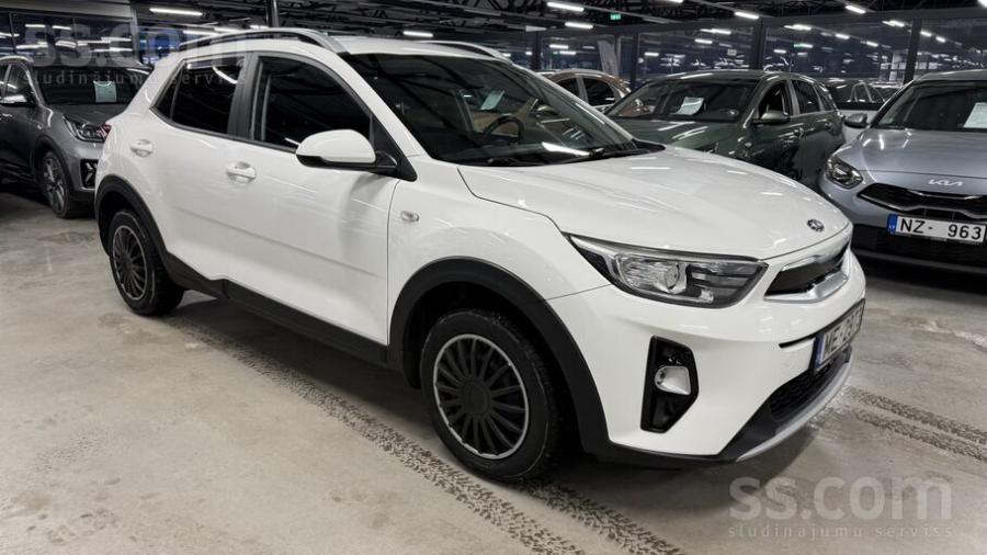 White Kia Stonic 2019 in Riga, with an engine capacity of 1.40 L and mileage of 81 thousand km for 9900 €, photo 6 on AUTOMOTO.COM.LV
