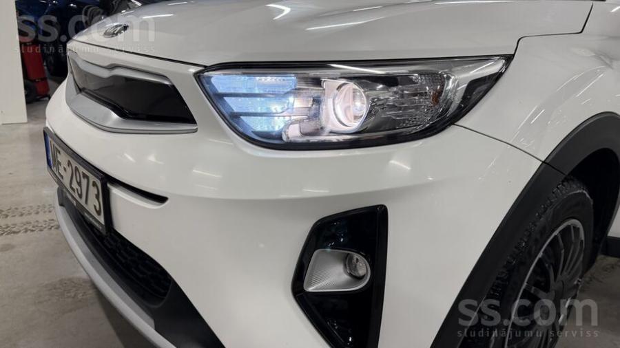 White Kia Stonic 2019 in Riga, with an engine capacity of 1.40 L and mileage of 81 thousand km for 9900 €, photo 8 on AUTOMOTO.COM.LV