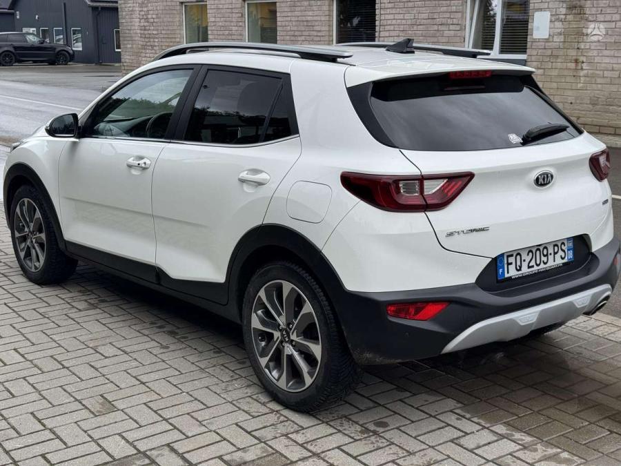 White Kia Stonic 2020 in Taurage, with an engine capacity of 1.60 L and mileage of 221 thousand km for 6950 €, photo 5 on AUTOMOTO.COM.LV